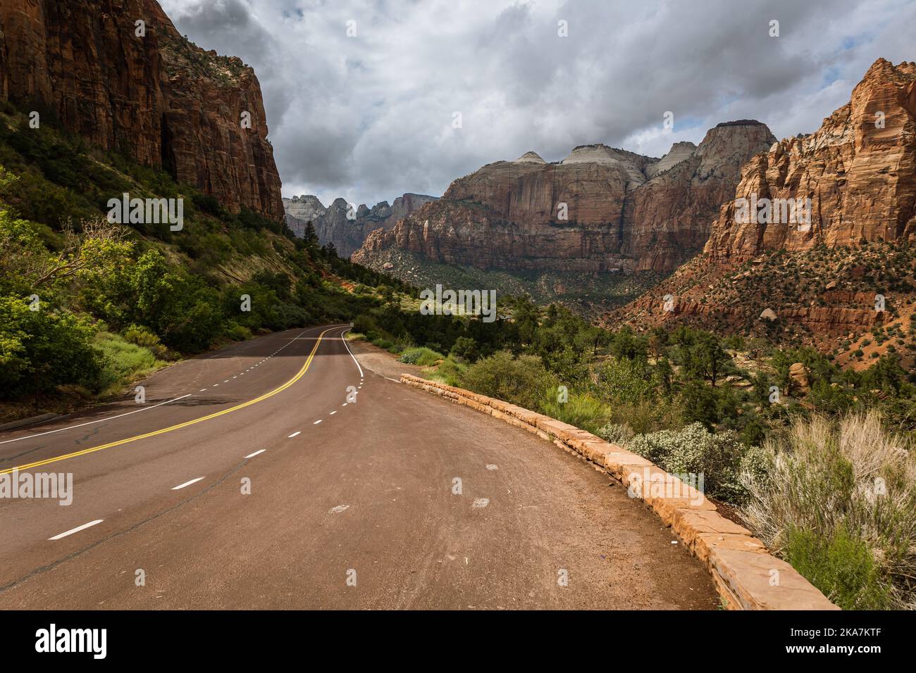 Tourist route via the highway to the Zion national park in Utah, with ...