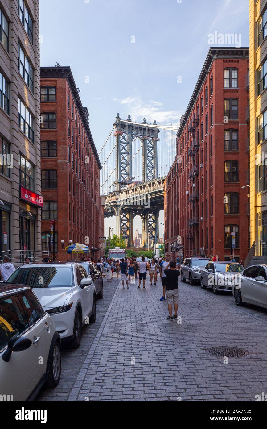 A streetscene of the Manhattan Bridge seen from Washington Street at ...