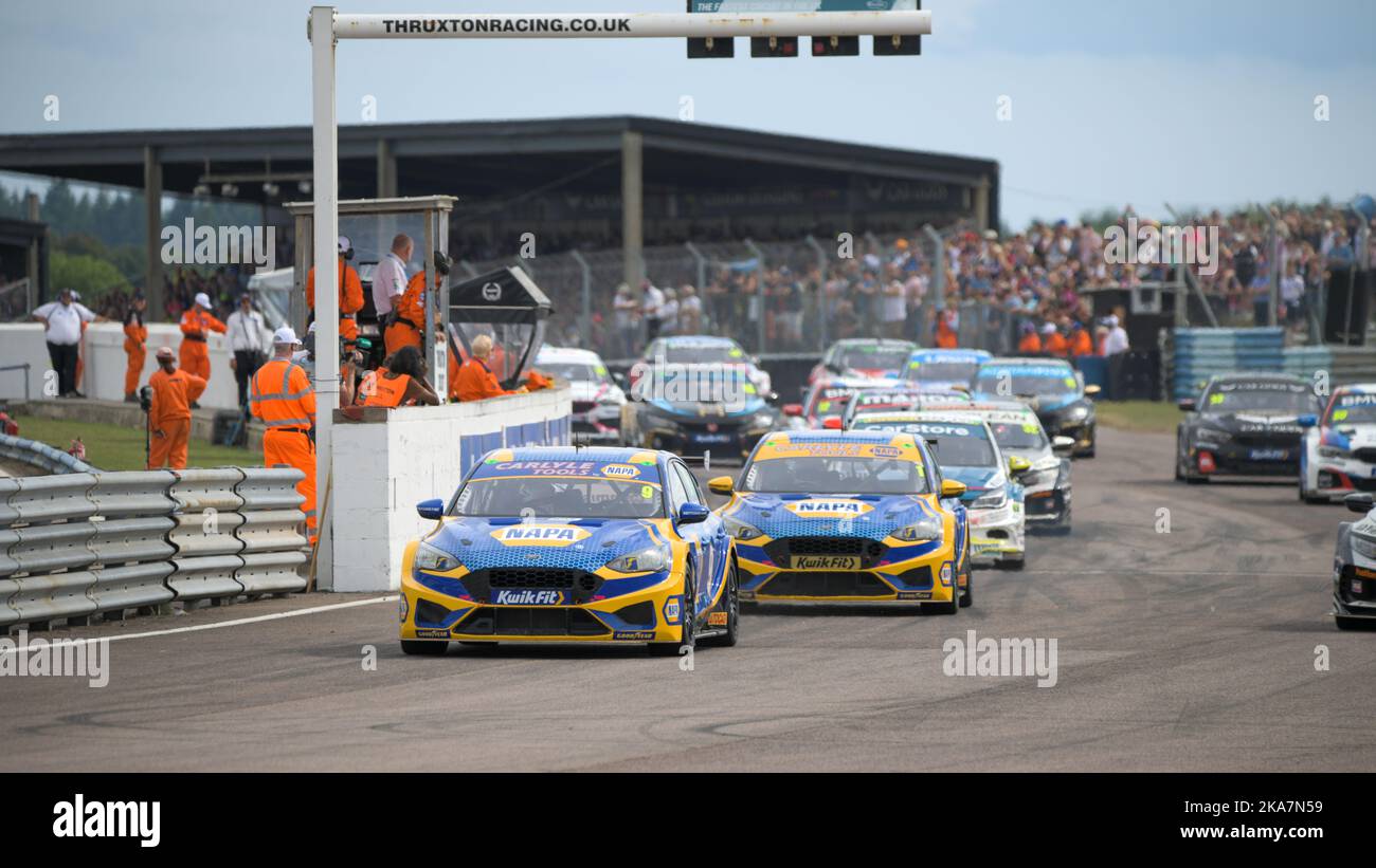BTCC Thruxton 2022, Dan Cammish leading Ash Sutton at the start of the ...