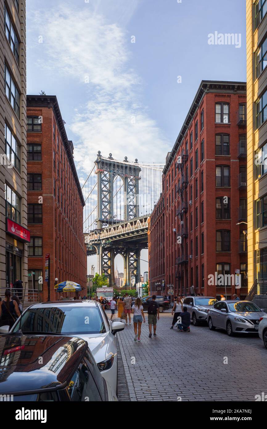 Nyc bridge underpass hi-res stock photography and images - Alamy