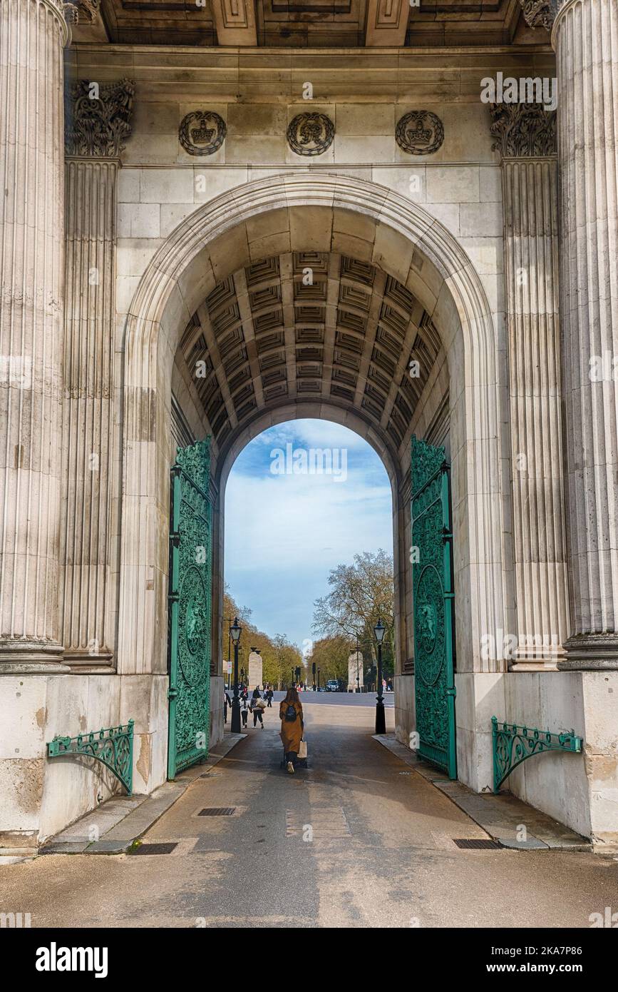 View of the Wellington Arch, iconic landmark in central London, England ...