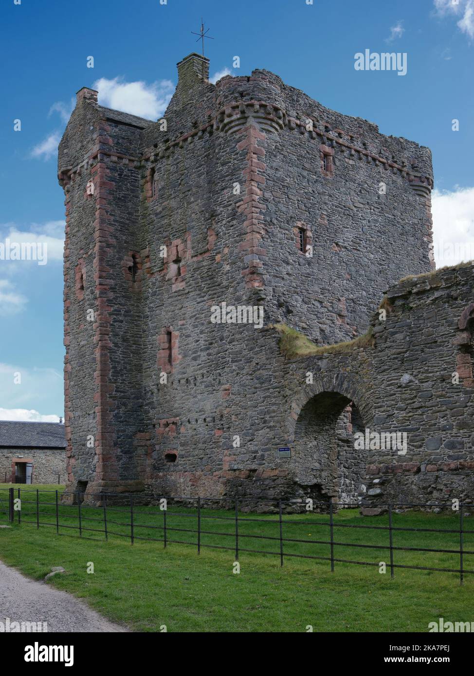Arrow slits castle scotland hi-res stock photography and images - Alamy