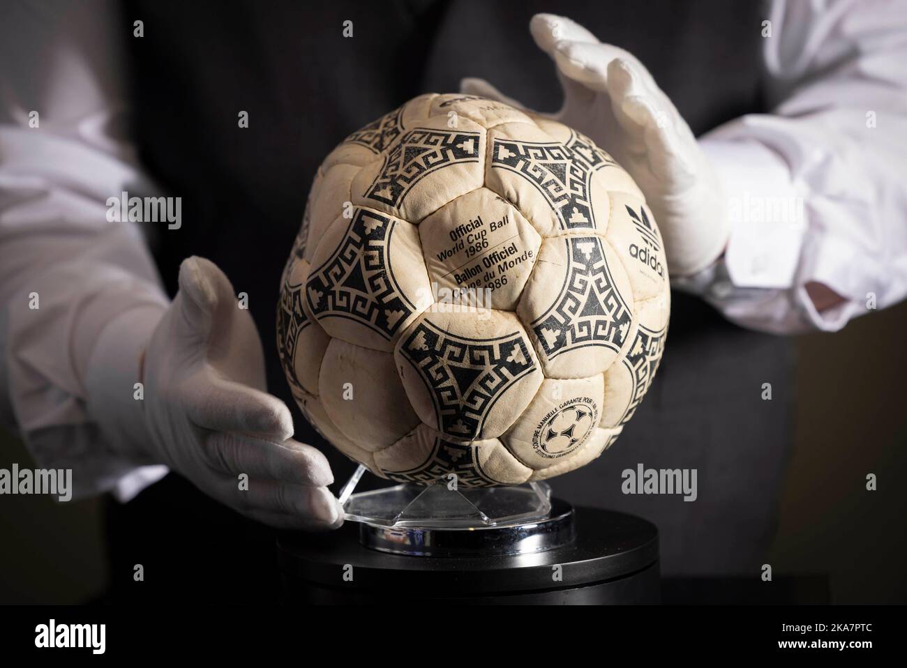 Maradona hand of god goal 1986 hi-res stock photography and images - Alamy