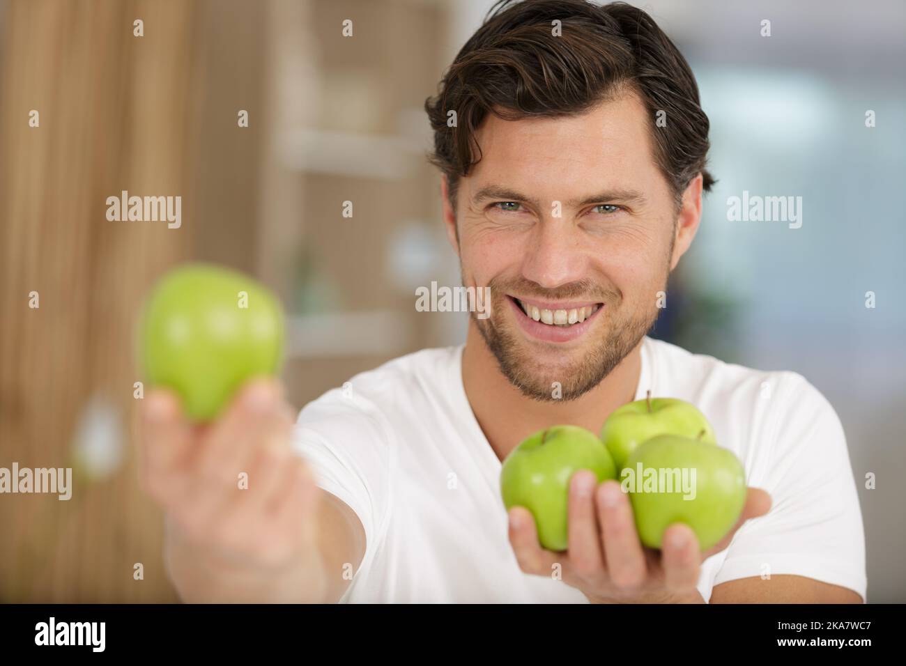 Smiling apples nobody hi-res stock photography and images - Alamy