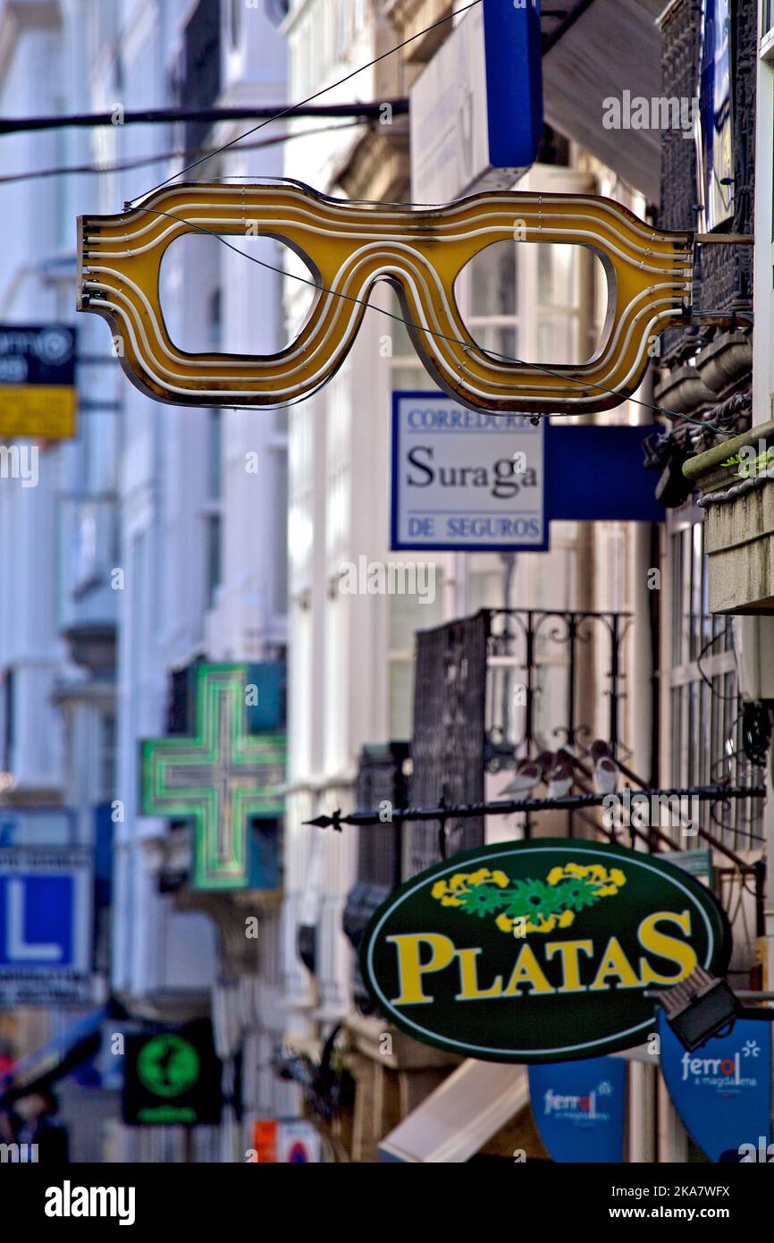 Old optic shop logo hi-res stock photography and images - Alamy