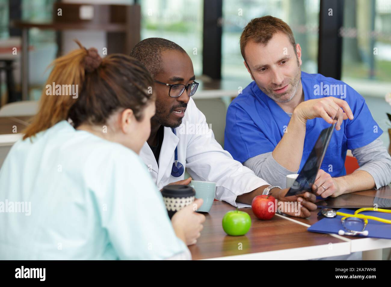 student interns have lunch and use computer Stock Photo - Alamy