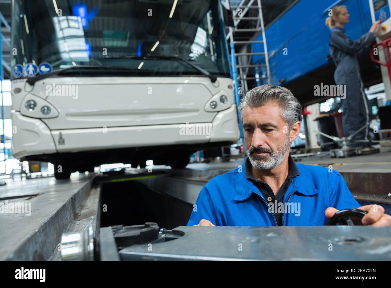 Bus camion hi-res stock photography and images - Alamy