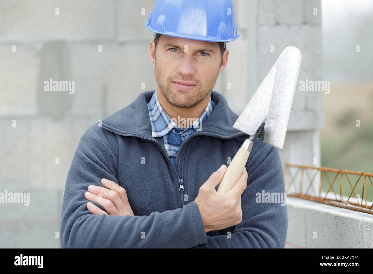 male builder with a trowel in hand Stock Photo - Alamy