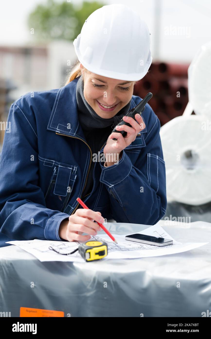 Women in radio communication hi-res stock photography and images - Alamy