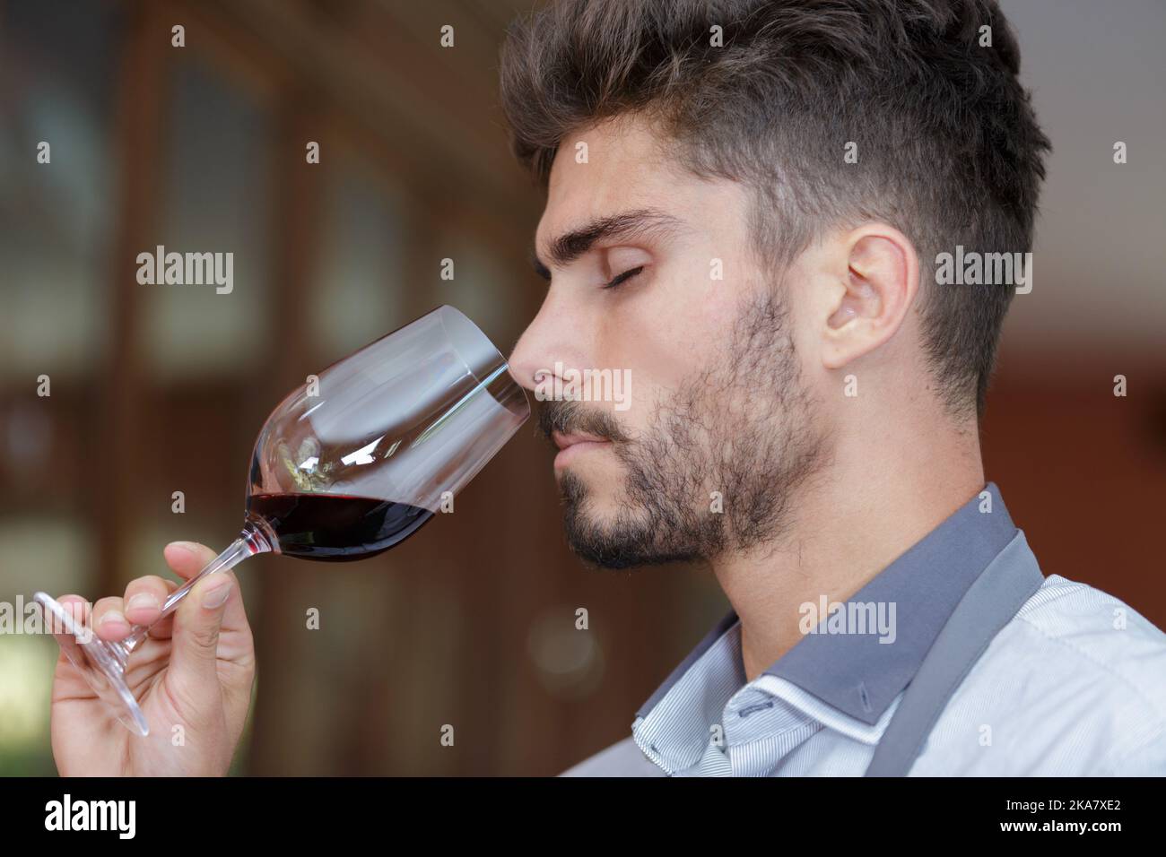 Sommelier wine expert service hi-res stock photography and images - Alamy