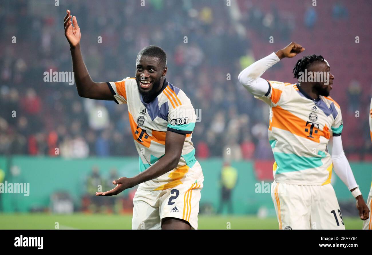 Dayot Upamecano of FC Bayern Muenchen und Alphonso Davies of Bayern ...