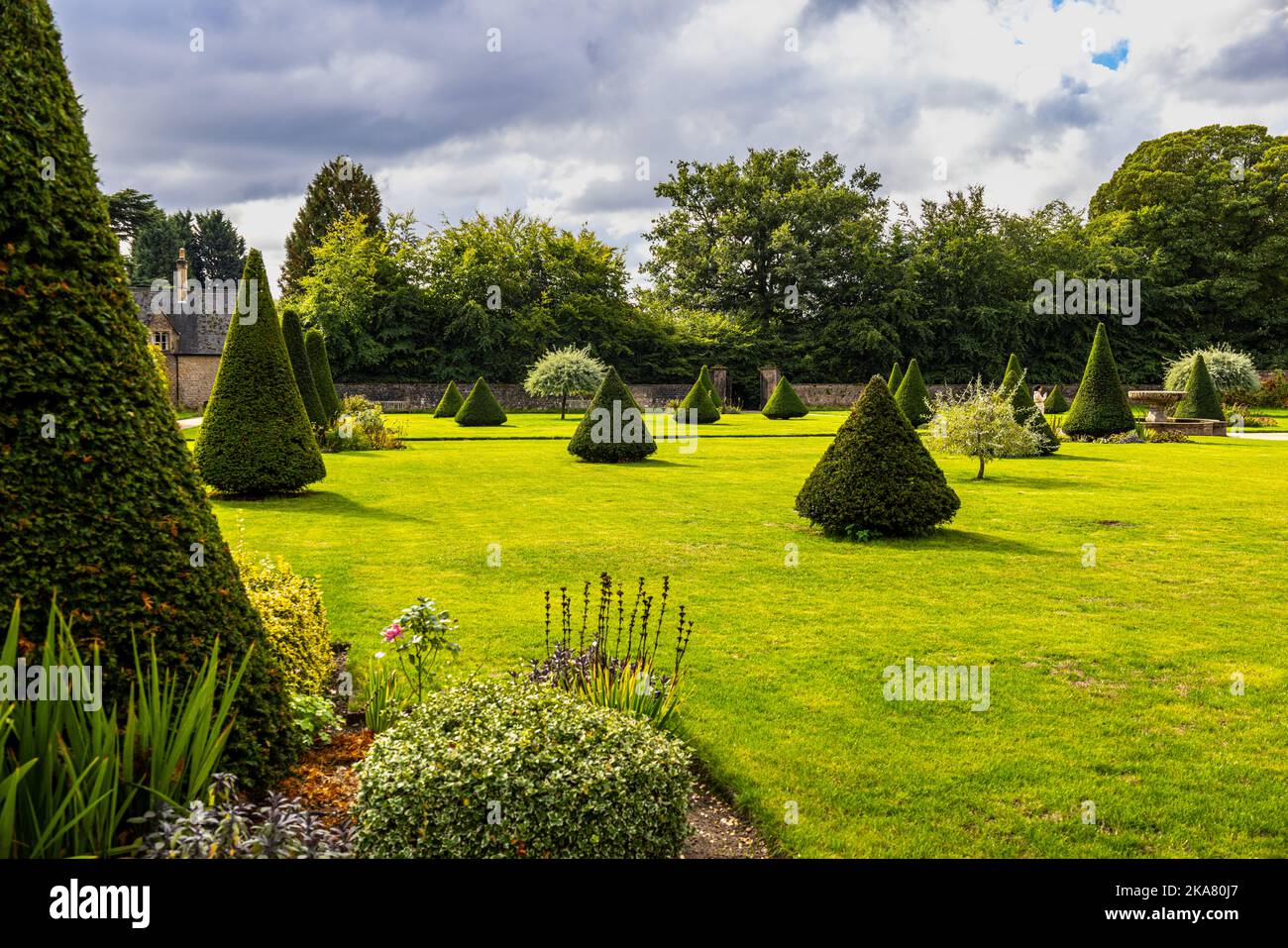 Newstead abbey rose gardens hi-res stock photography and images - Alamy
