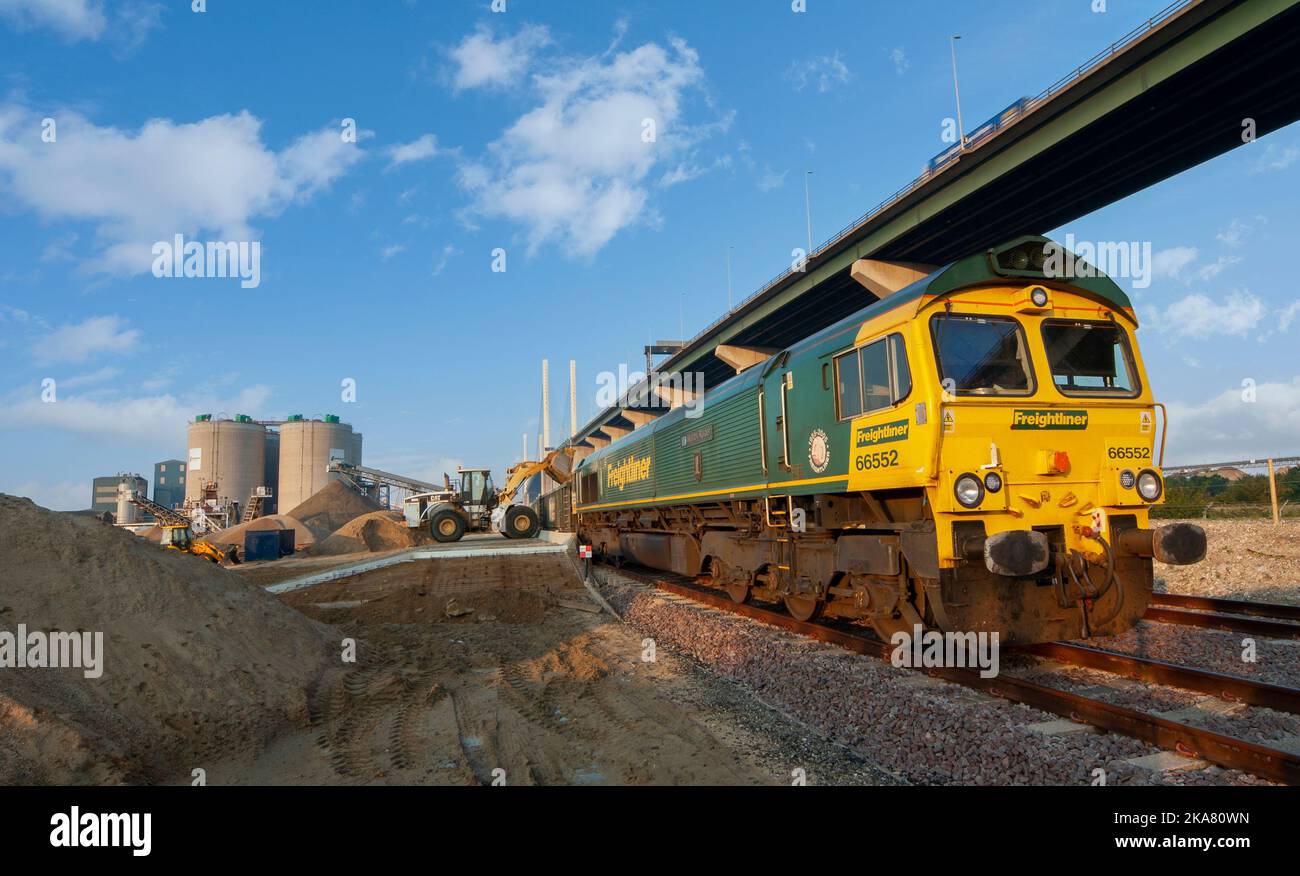 Class 66 rail locomotive in Freightliner livery working at the Lafarge ...