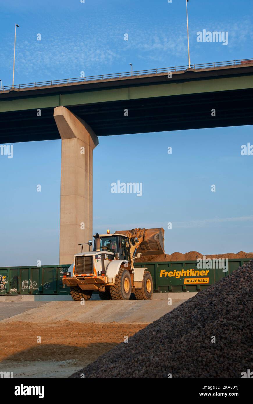Wheel loader railway wagons hi-res stock photography and images - Alamy