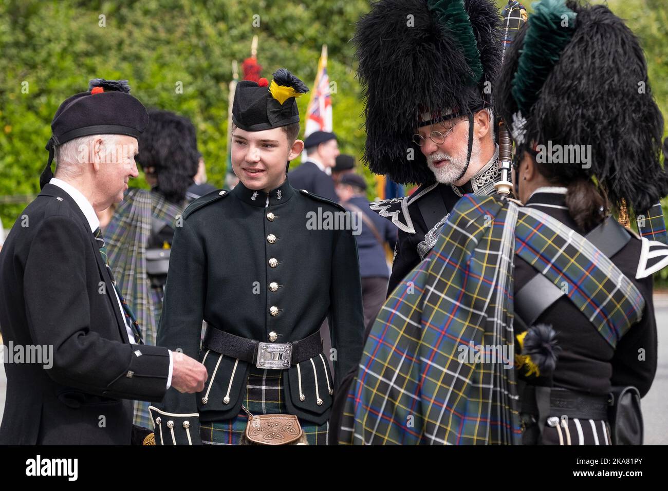Feathered bonnets hi-res stock photography and images - Alamy
