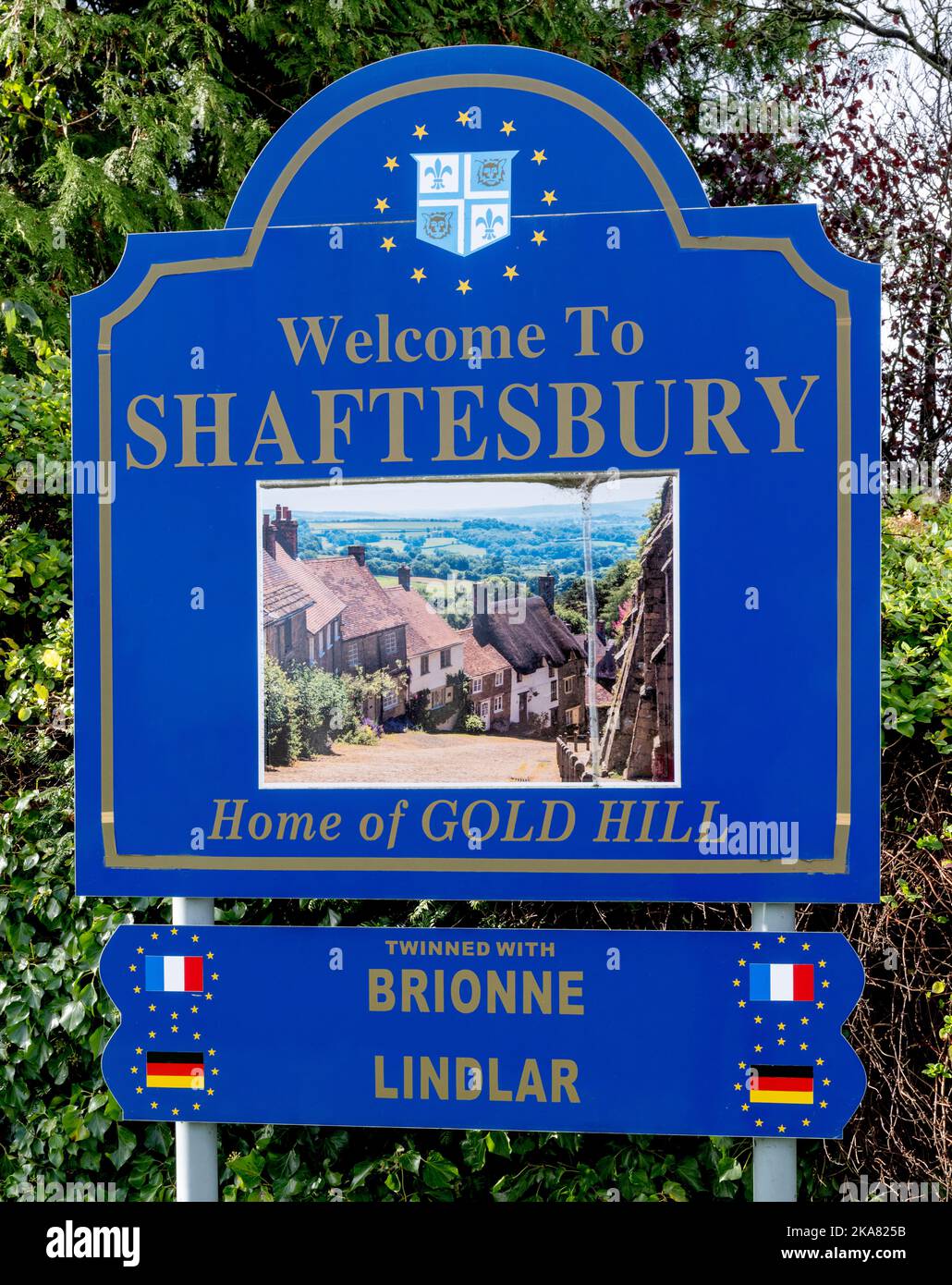 Welcome to shaftesbury sign hi-res stock photography and images - Alamy