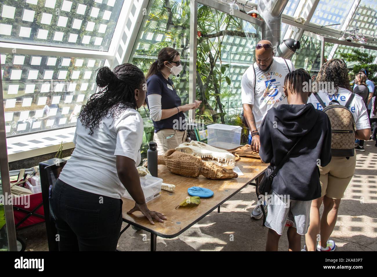 Atlanta USA 8th Oct 2022: The zoo staff is introduce knowledge of ...