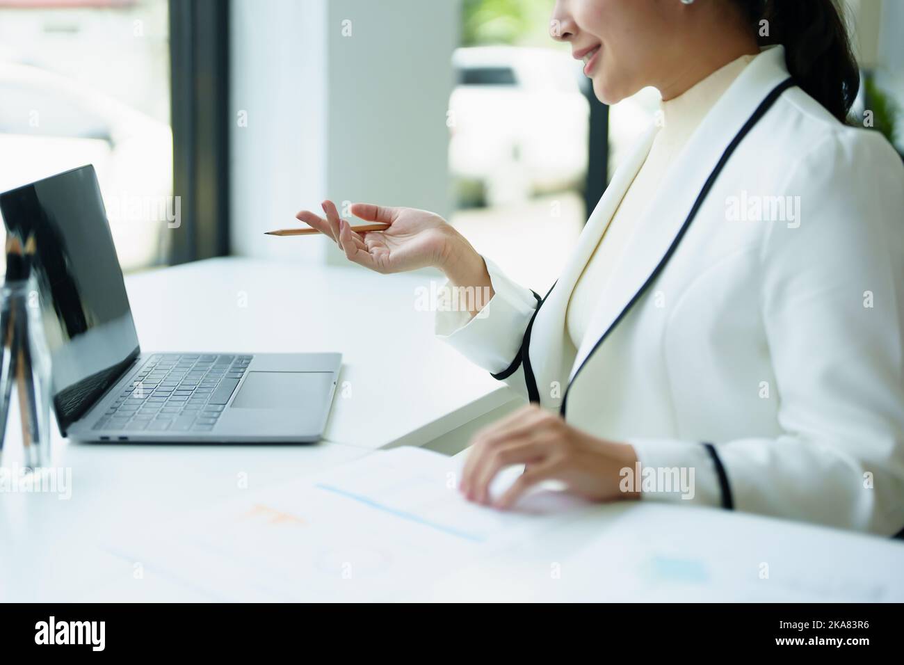 Employee using hi-res stock photography and images - Alamy