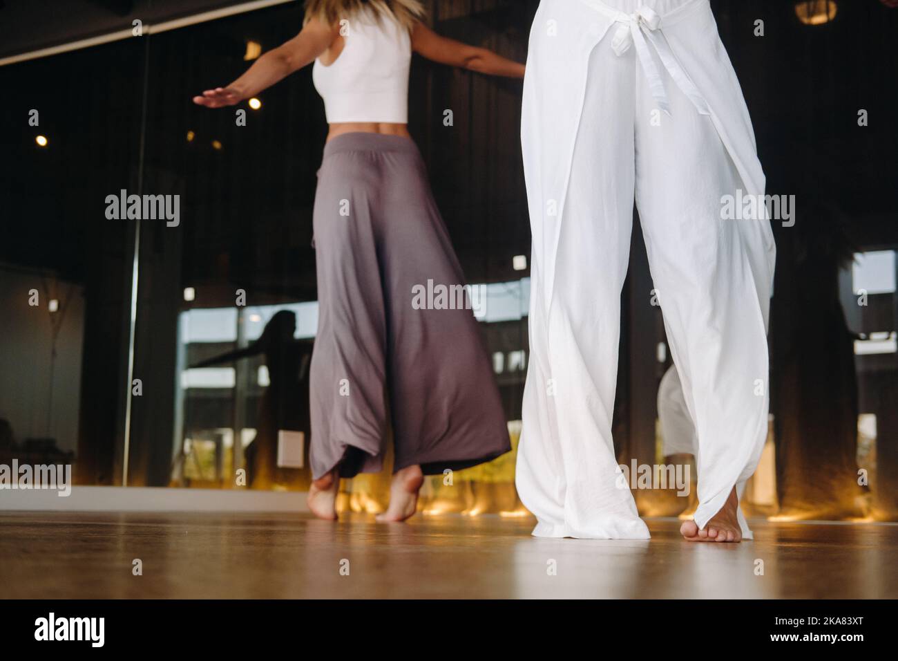 Young womens legs hi-res stock photography and images - Alamy