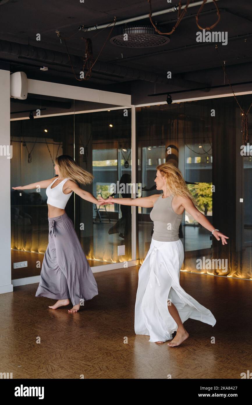 Dance routine gym hi-res stock photography and images - Alamy