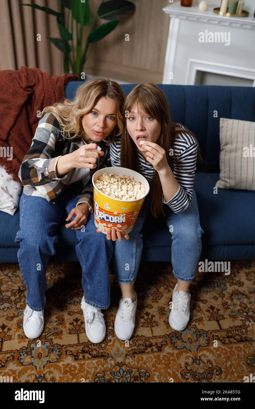 Eating from bucket hi-res stock photography and images - Alamy