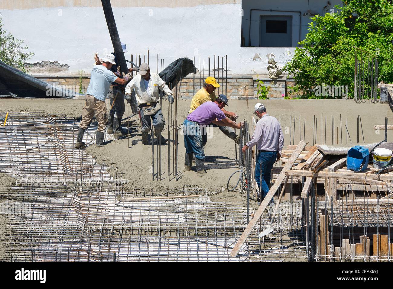 Real construction worker working hi-res stock photography and images ...