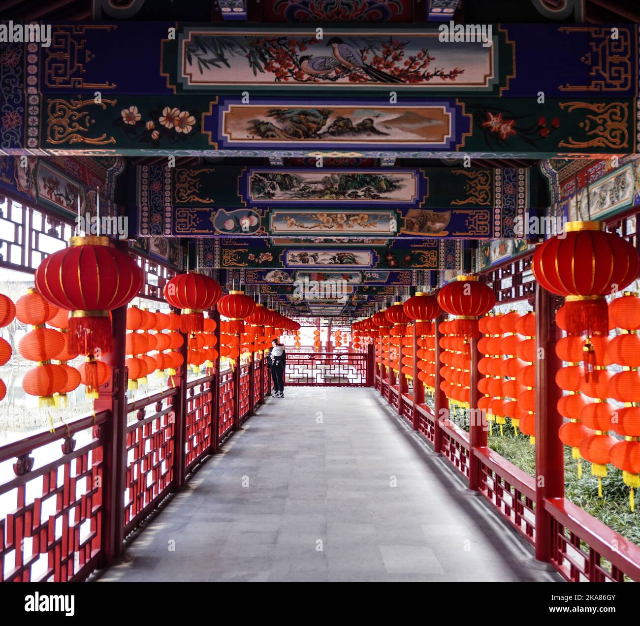 Traditional chinese architecture long corridor hi-res stock photography ...