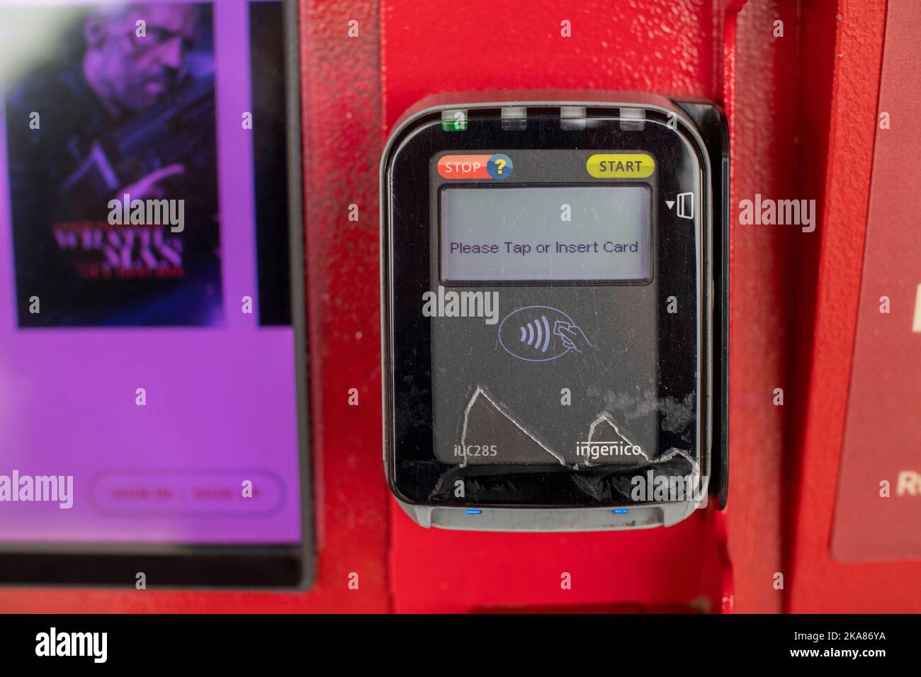 Redbox vending machine hi-res stock photography and images - Alamy
