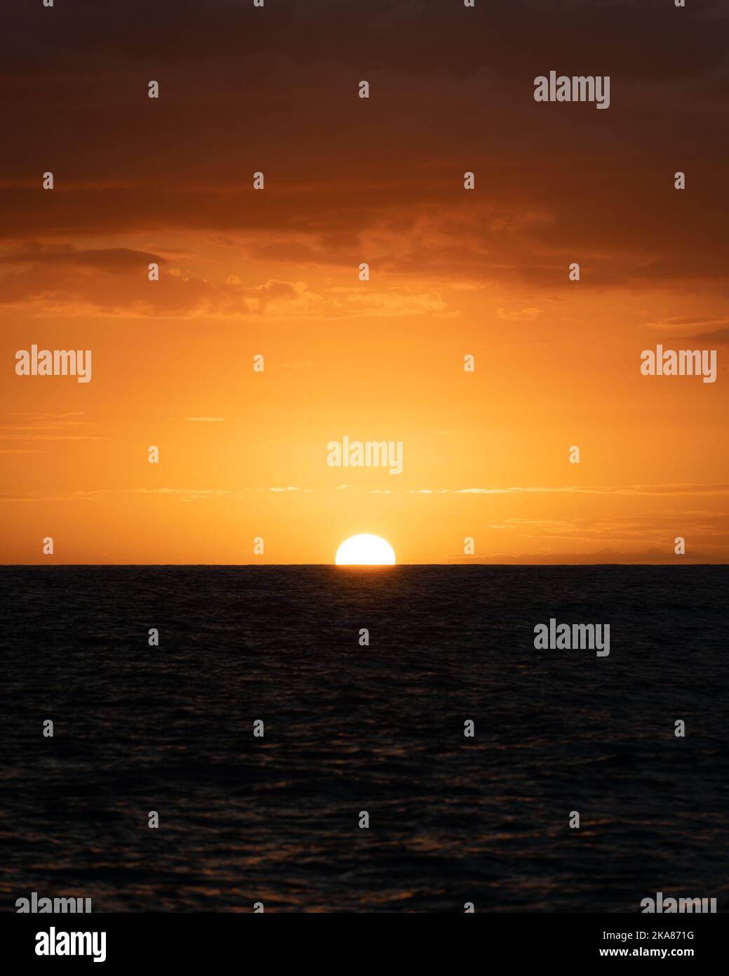 Sun kissing wave hi-res stock photography and images - Alamy