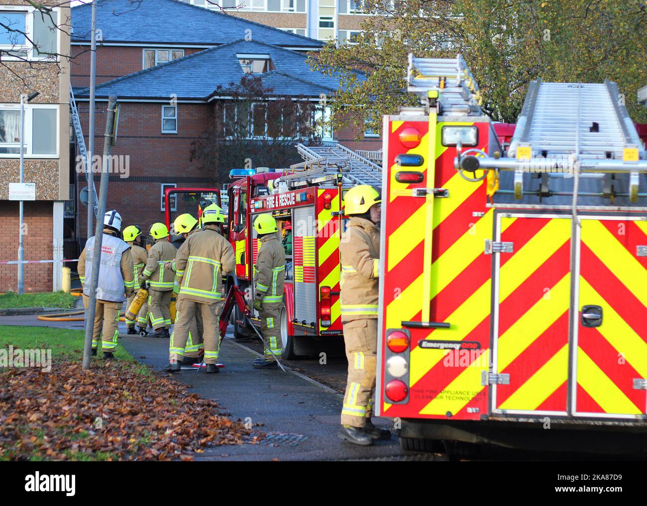 Firemen attendung the scene of a fire in a block of flates in Bedford ...