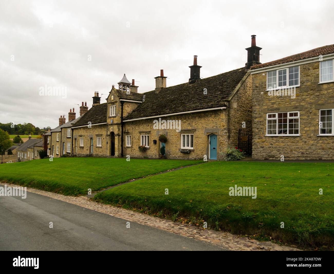 Almshouses founded in 1662 by thomas earl of fauconberg hi-res stock ...