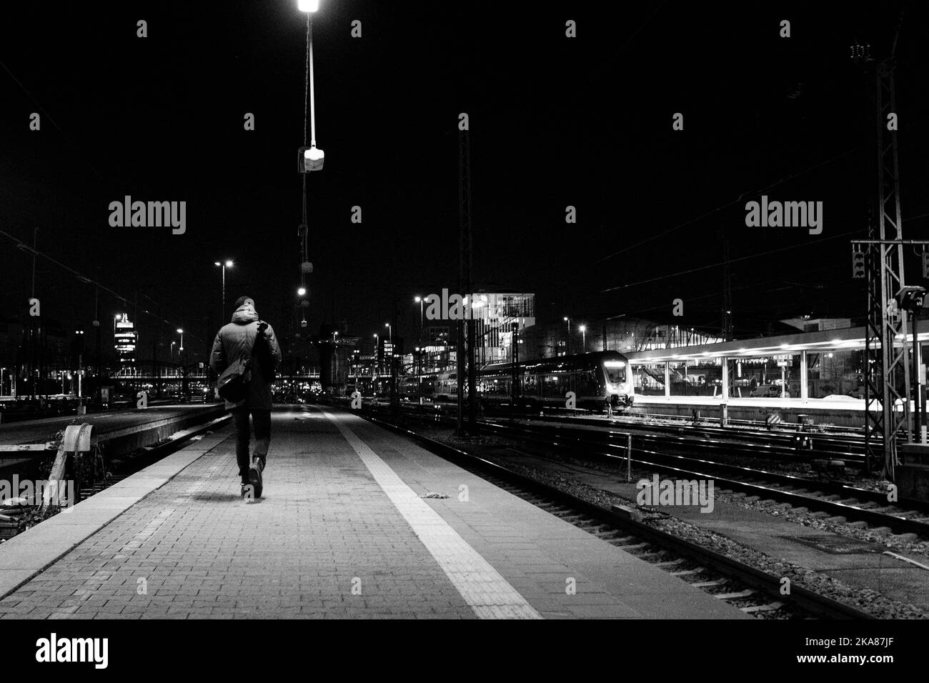 Walking under street lamp hi-res stock photography and images - Alamy