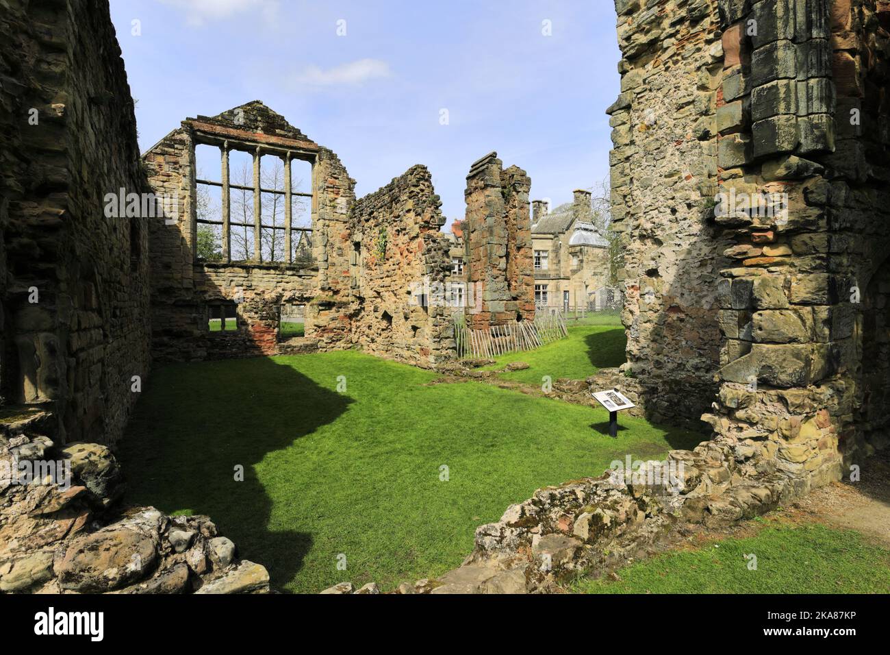 The ruins of Ashby de la Zouch Castle, Ashby de la Zouch town ...