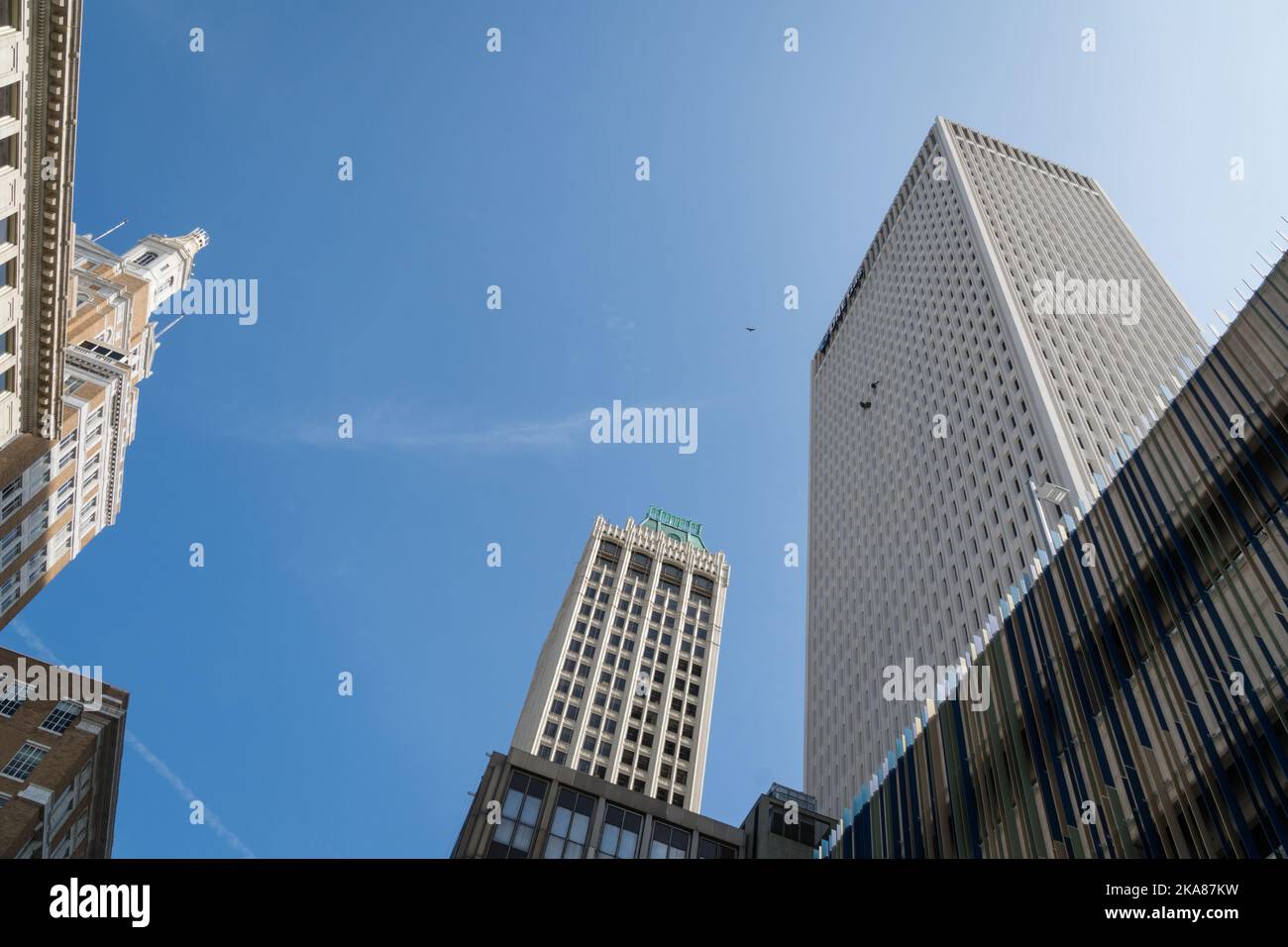 Skyline of Tulsa, Oklahoma with window washers on skyscraper Stock ...