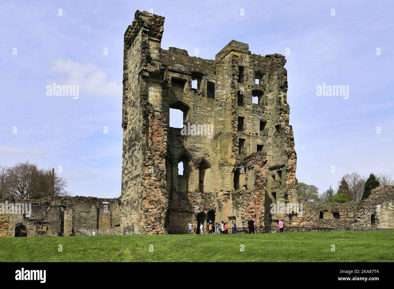 The ruins of Ashby de la Zouch Castle, Ashby de la Zouch town ...