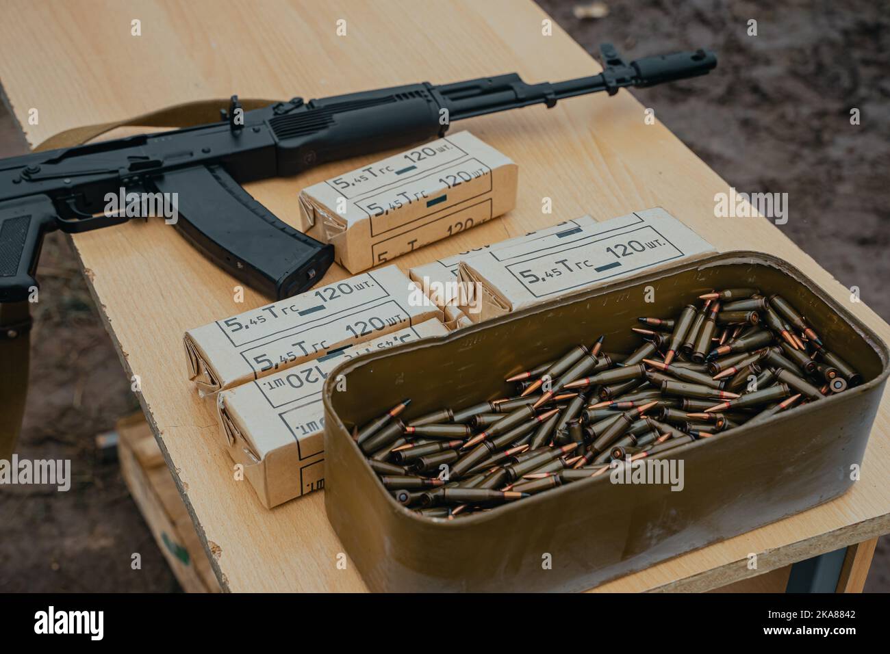 Shot gun shell box hi-res stock photography and images - Alamy