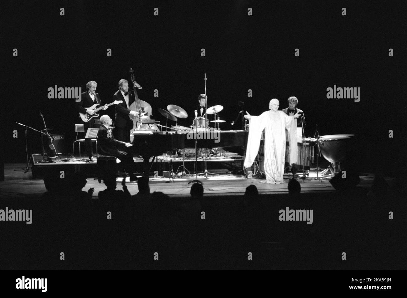 84/3518 PEGGY LEE with Len Skeat, Allan Ganley & others October 1984 ...