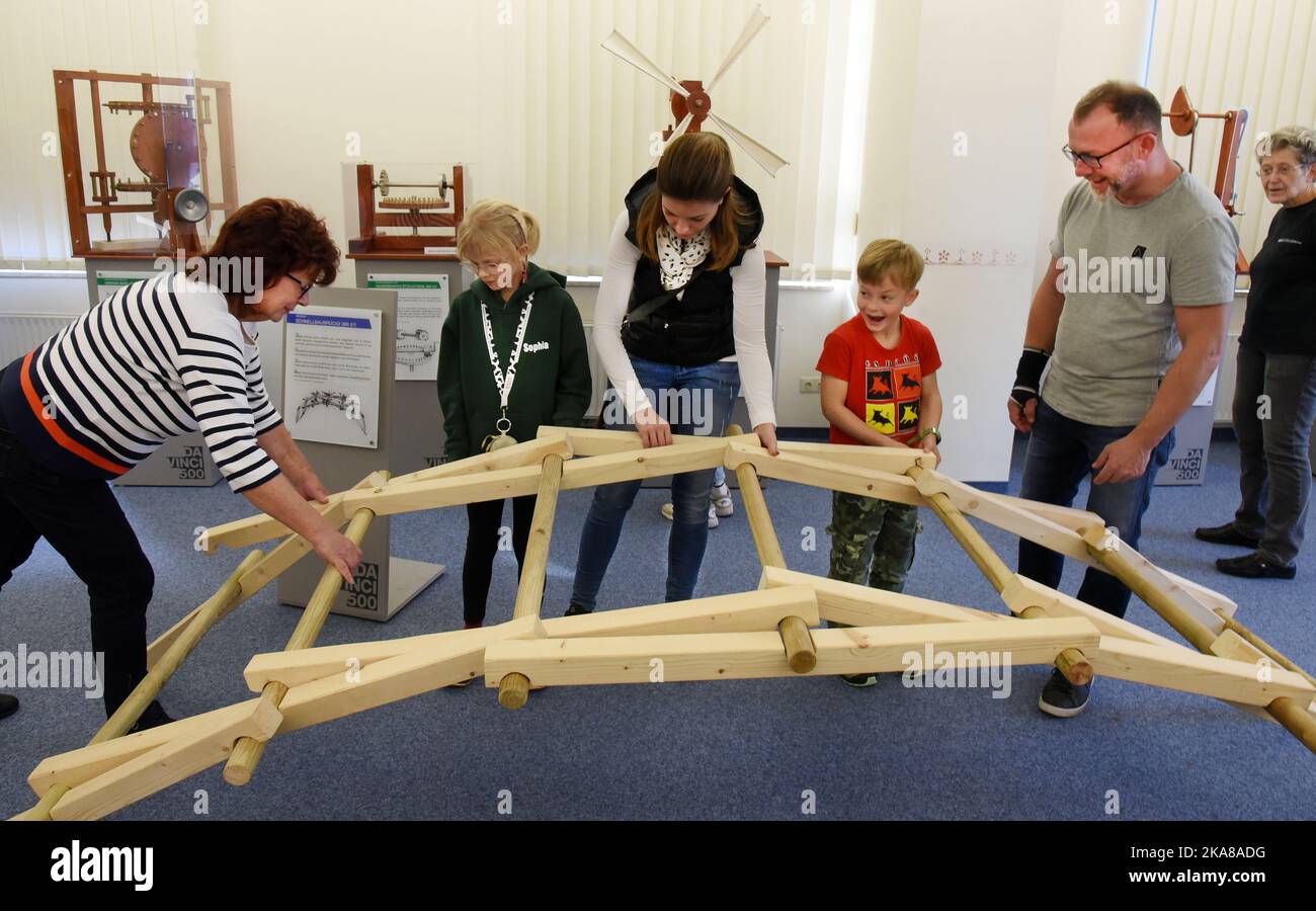 31 October 2022, Saxony, Grimma: In the exhibition "Da Vinci 500 ...