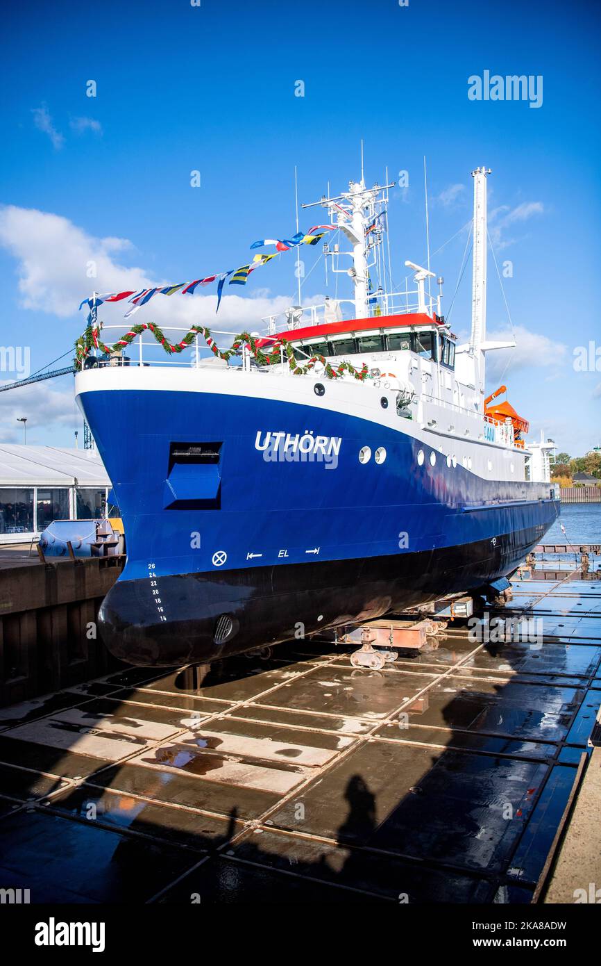 Berne, Germany. 01st Nov, 2022. The new research vessel "Uthörn" is in ...