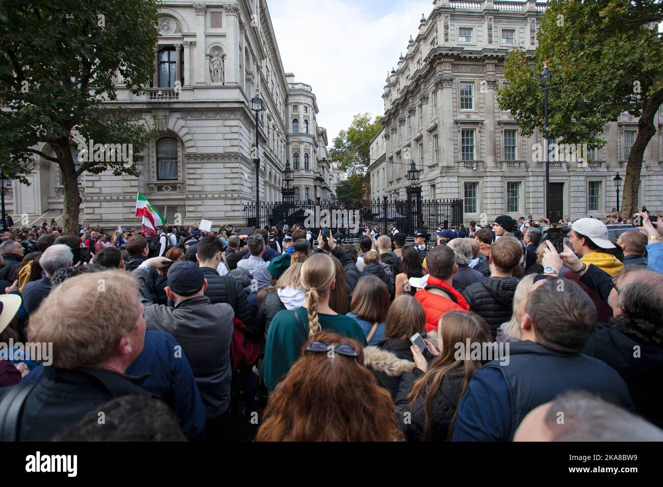 Spectators outside Downing Street for the new prime minister Rishi ...
