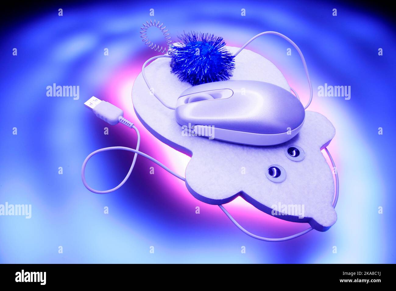 Computer Mouse on Cat Scratch Pad Stock Photo - Alamy