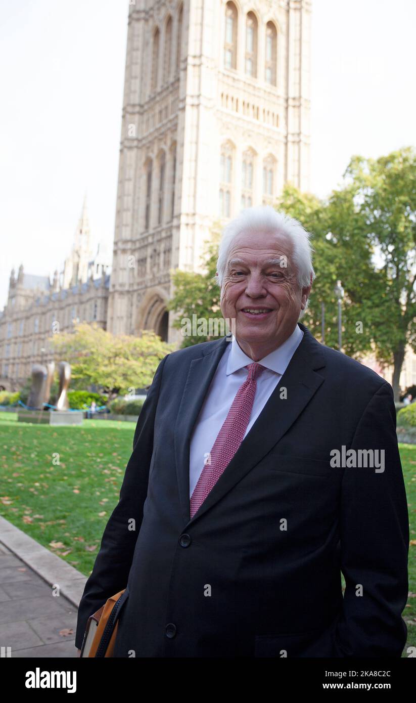 News reporter foreign hi-res stock photography and images - Alamy