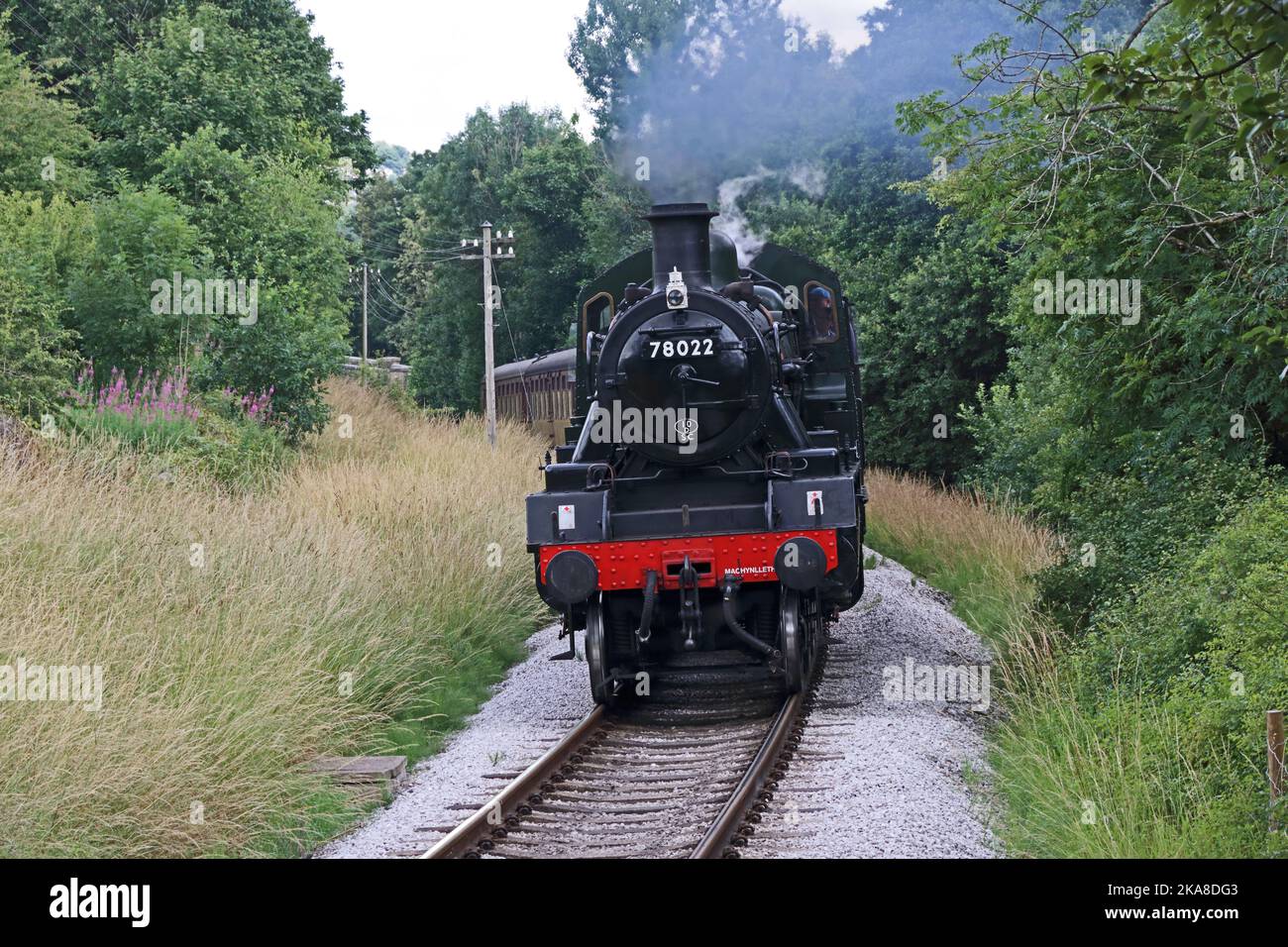BR Standard Class 2MT 78022 approaching Haworth station on Keighley ...