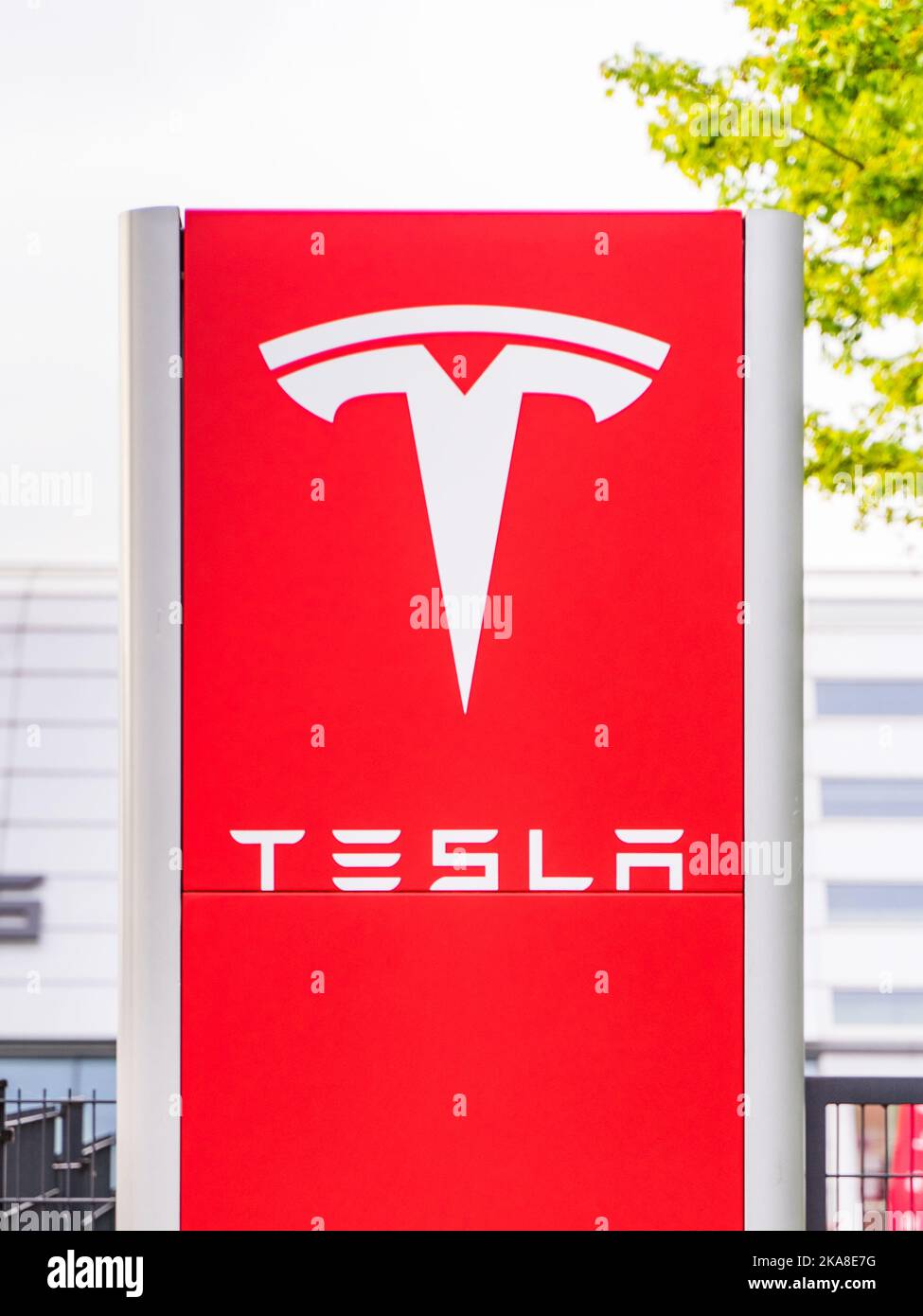 Tesla logo at the Tesla service center with a visible hall behind it ...