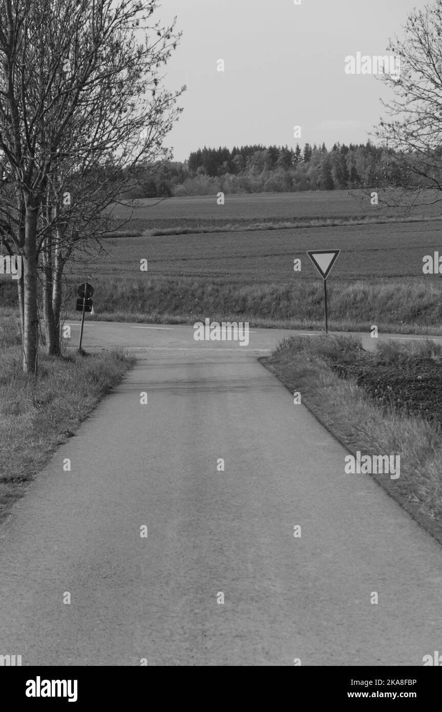 Vertical intersection Black and White Stock Photos & Images - Alamy