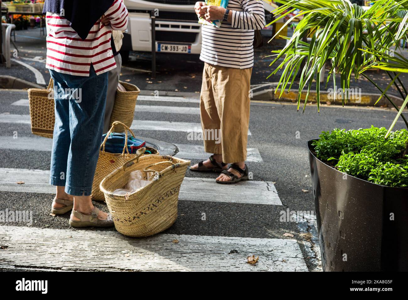Two people crossing zebra crossing hi-res stock photography and images ...