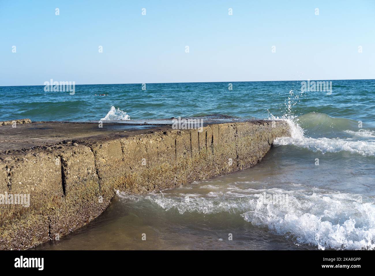Waves hitting dock hi-res stock photography and images - Alamy