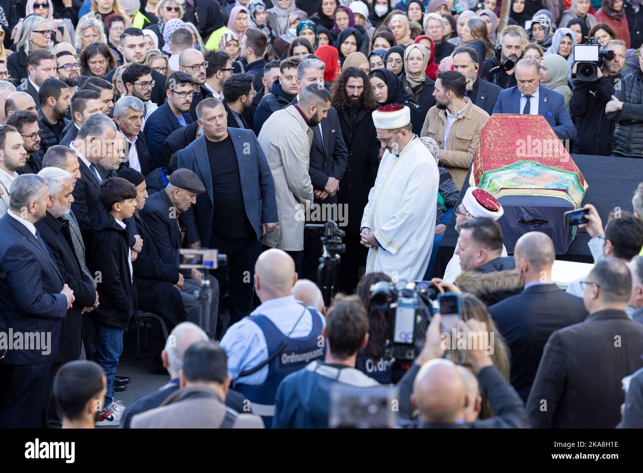 Solingen, Germany. 01st Nov, 2022. Family members of Mevlüde Genc, join ...