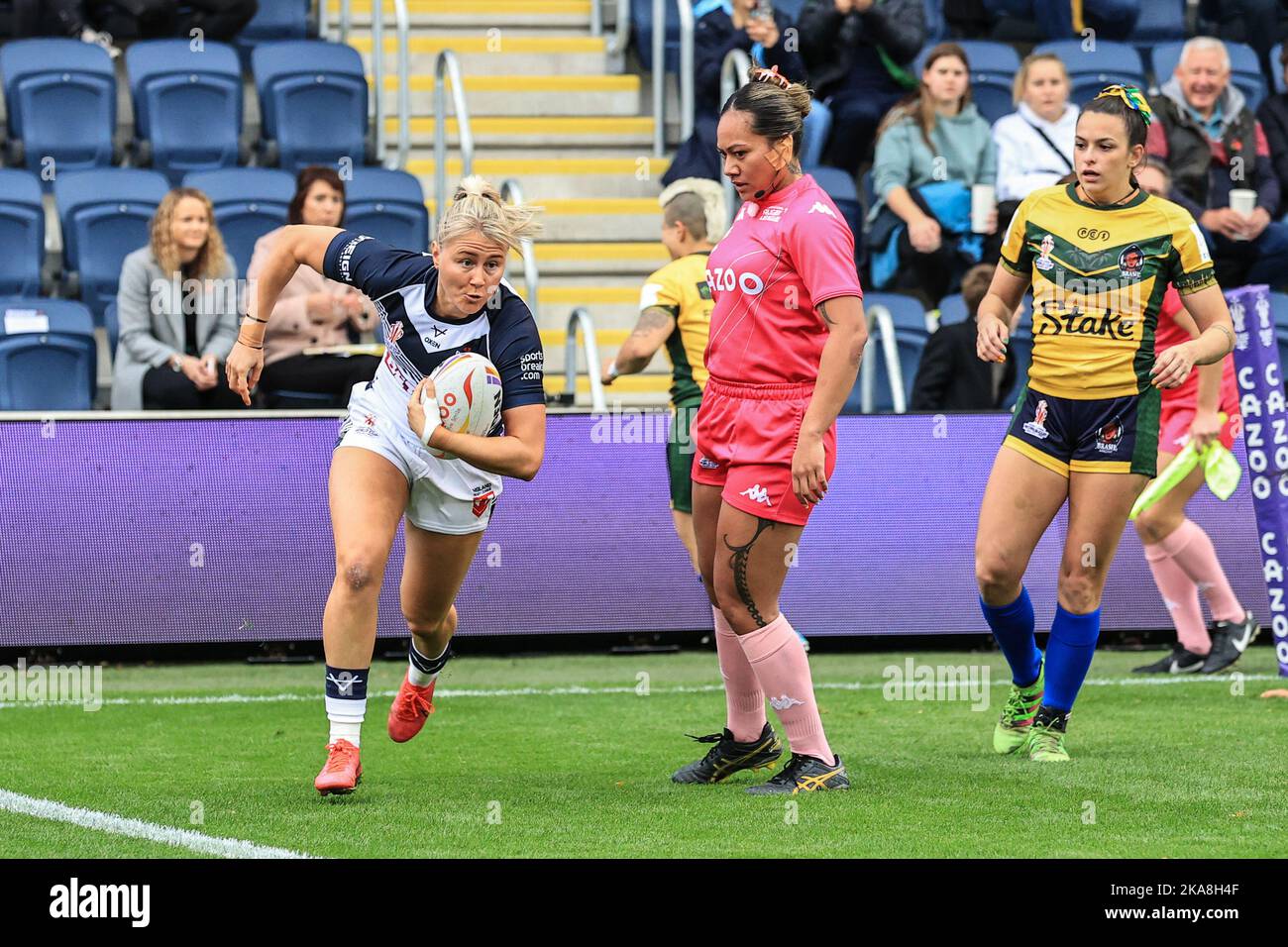 Tara Stanley of England goes over for a try during the Women's Rugby ...