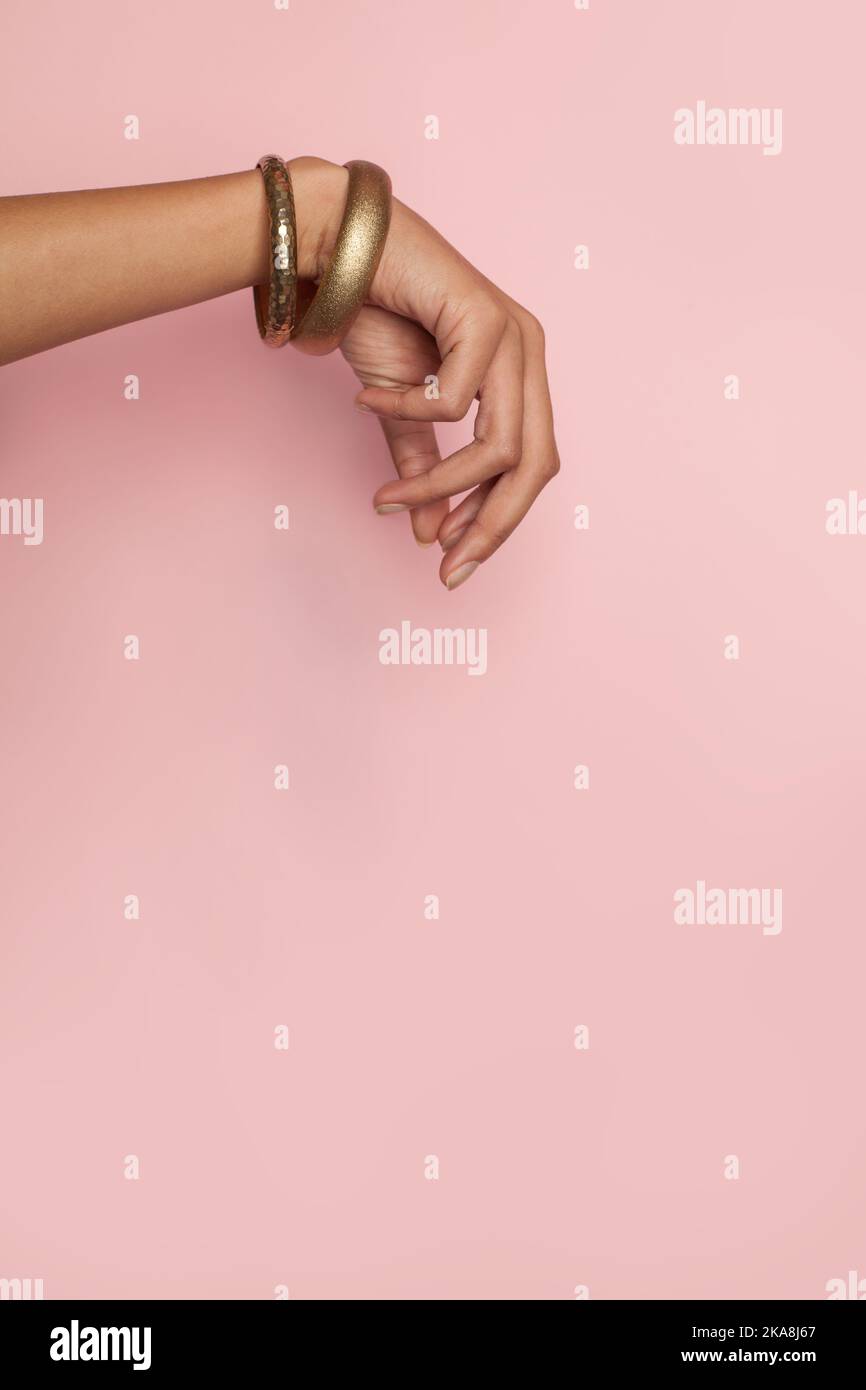 Woman hand holding on pink background Stock Photo - Alamy
